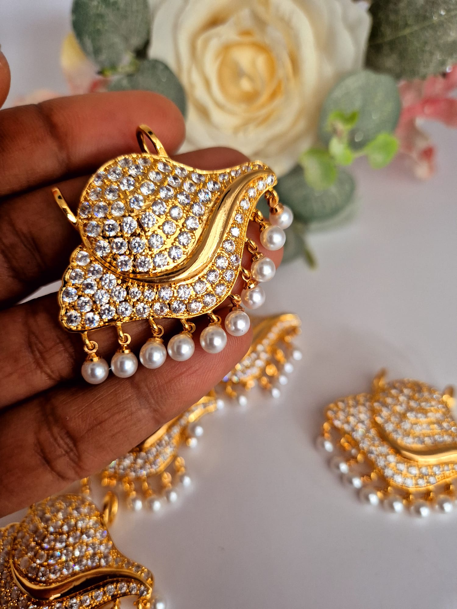 22ct gold plated sangu pendant-25067 – Sarah Collection